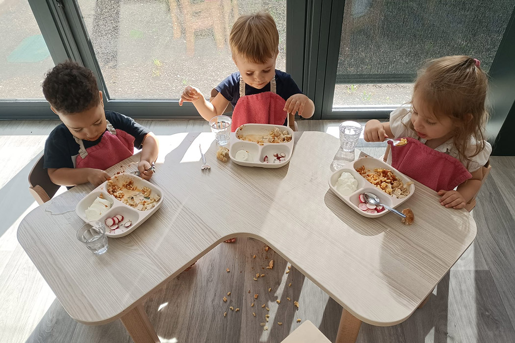 Alimentation en crèche : primordiale pour l’éveil | 123 POUSSE